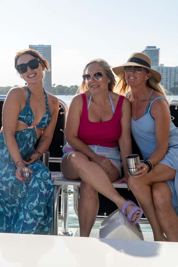 Raccoon Island Adventure: Swim & Luxury Waterfront Estates - Who Will Appreciate This Tour?