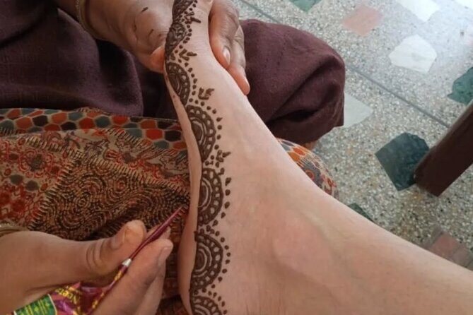 Rishikesh: Traditional Henna Art Making at Home Stay in Tapovan - How the Tour Unfolds