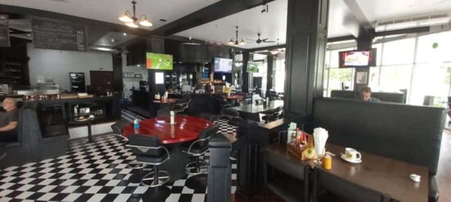 Robin Hood Tavern special 3-Course Meals & table reservation - The Menu: European Meets Thai in a Casual Setting