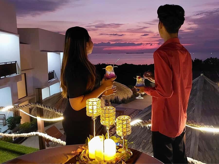 Romantic dinner - Setting the Scene: A Closer Look at the Experience