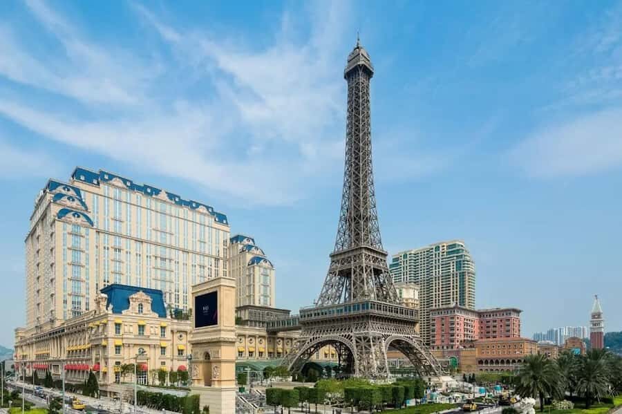 Romantic Encounters with Your Beloved at The Parisian Macao - What to Expect During Your Visit