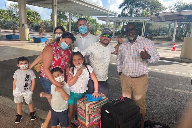 Round Trip Private Airport To Hotel Transfer in Nassau - Connecting with the Drivers and the Experience