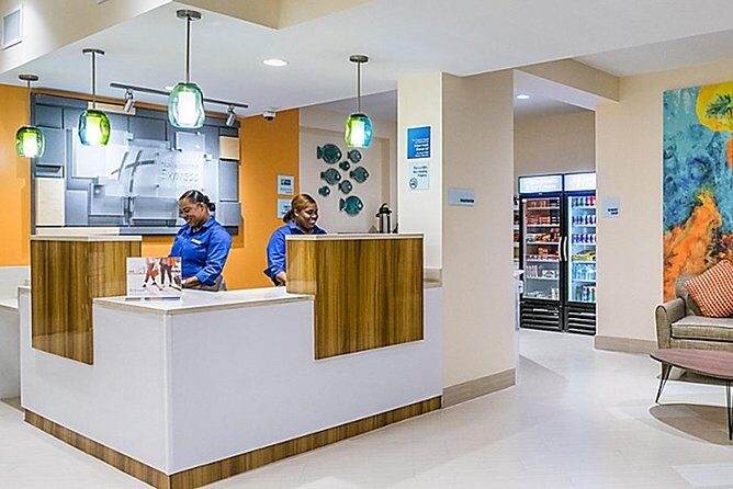 Roundtrip (LPIA) to Magaritaville, Marriott, Holiday Inn, Hilton - What You Can Expect