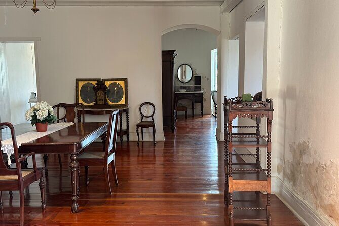 Saint Thomas Fort Christian Haunted Ghost Tour - Group Size and Atmosphere