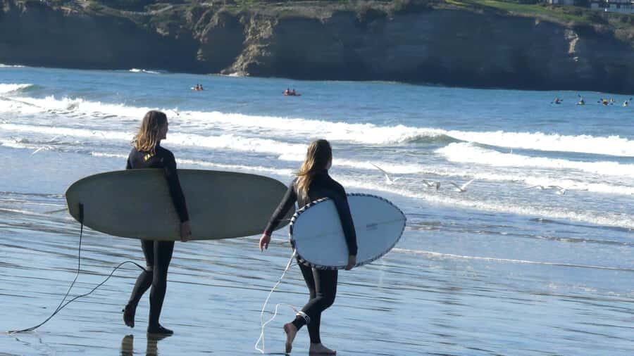 San Diego: Surf Coaching Experience With a Local Pro Surfer - The Small Group Advantage