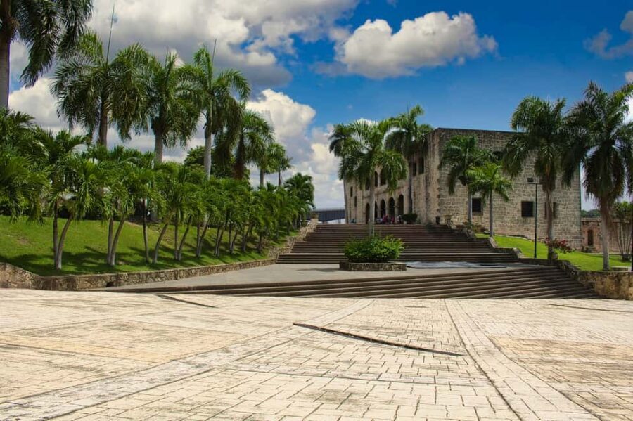 Santo Domingo: Private City Tour walking - Visiting the First Cathedral and the Colonial Streets