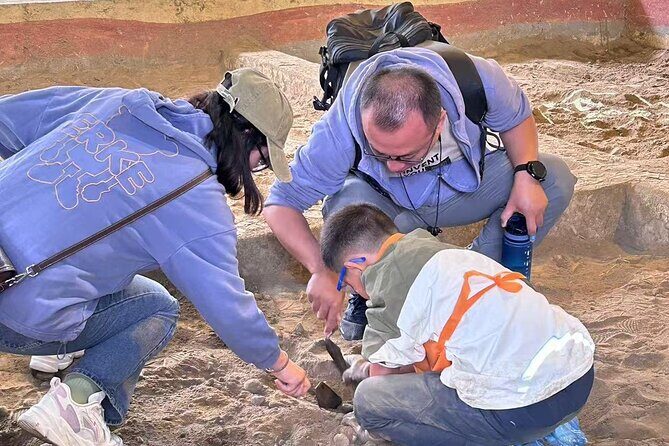 Sanxingdui Day Trip Relic Excavation and Bronze Ware Making - Relics Excavation: Hands-On History