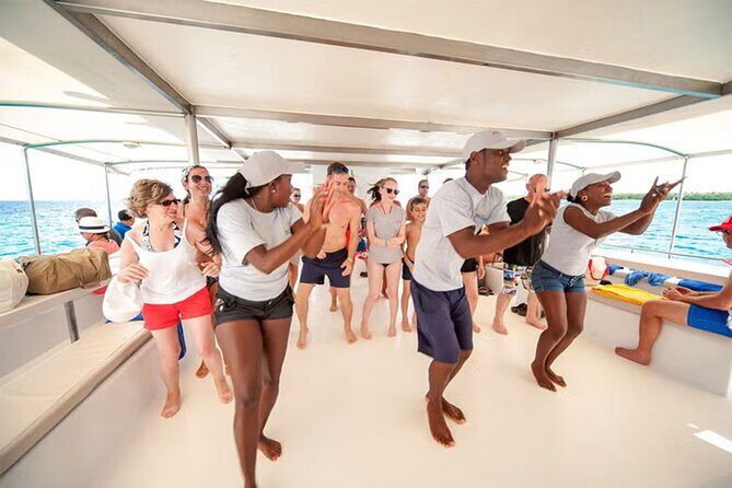 Saône Island in Catamaran and speedboat (blue lagoon) swimming pool. - FAQ