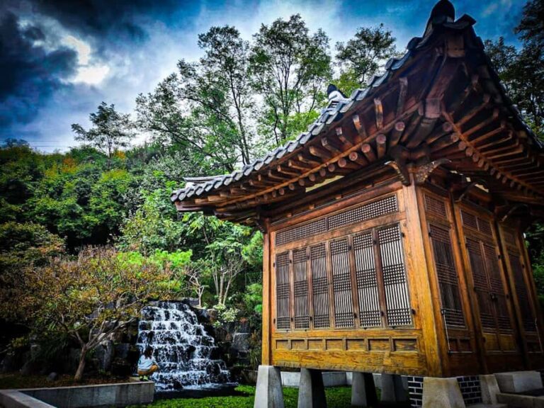 Seoul: Buam-dong Walking Tour with Parasite Filming Site - What We Love About This Tour