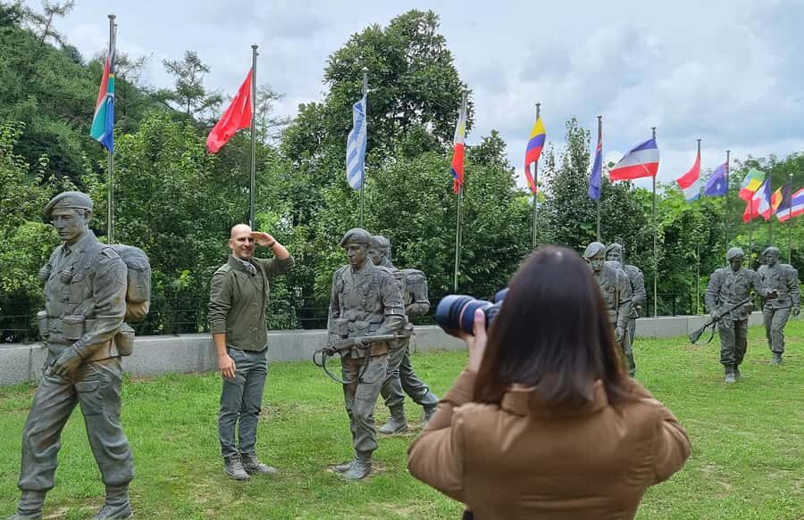 Seoul: DMZ, 3rd Tunnel, UNESCO Valley Small Group Tour - What the Guides Bring to the Table