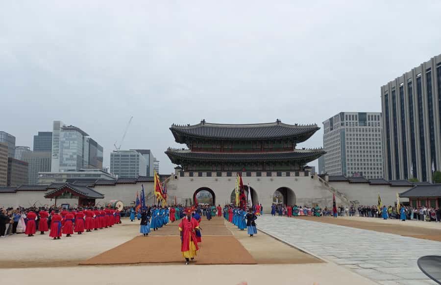 Seoul: Gyeongbokgung, Jongmyo Shrine, COEX, Bongeunsa Temple - Exploring Gyeongbokgung Palace