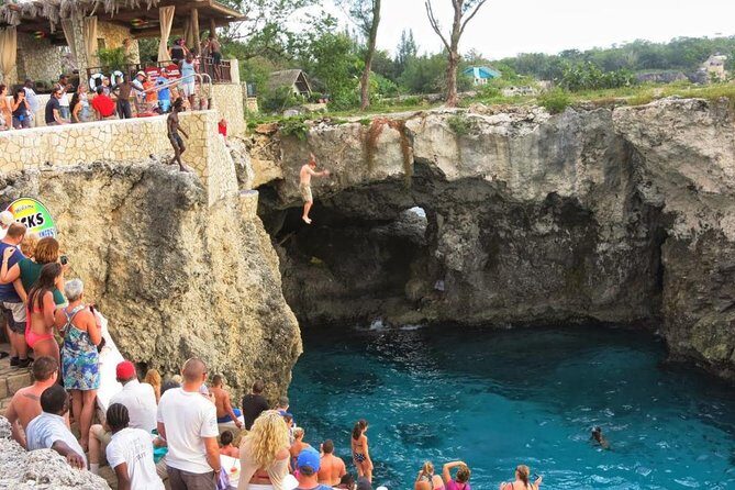 Seven Mile Beach and Ricks Cafe Private Tour - The Sum Up