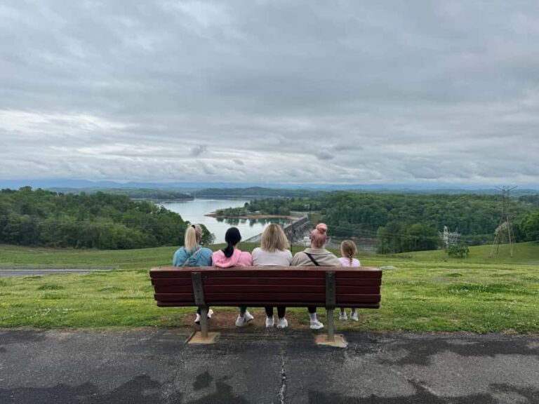 Sevierville: Highlights of Sevierville w/ stop at Buc-ee's - Who Should Consider This Tour?