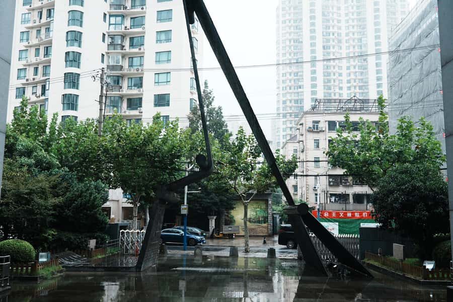 Shanghai: Suzhou Creek Industrial Heritage Walking Tour - M50 Creative Park: From Textile Factory to Art Hub