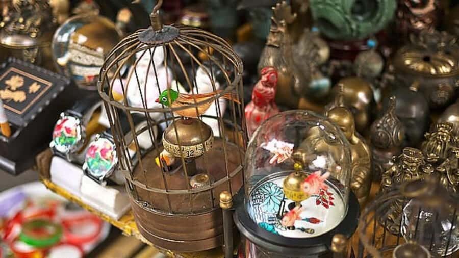 Shanghai: Vintage Treasure Hunt and Bargain Market Tour - Exploring Old Shanghai Streets