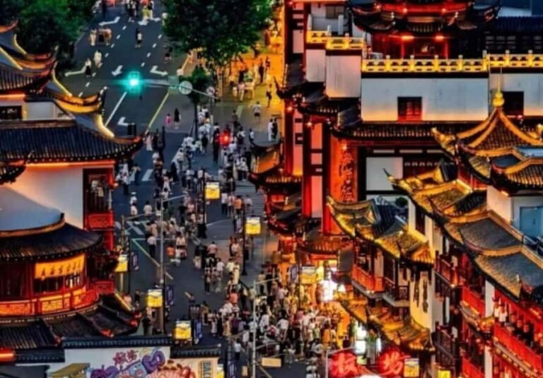 Shanghai: Yuyuan Garden, The Bund & Zhujiajiao Boat - Exploring Zhujiajiao Water Town