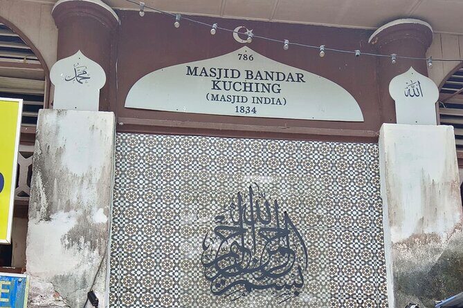 Shared Walking Tour in Kuchings Carpenter Street - Authentic Food and Local Flavor