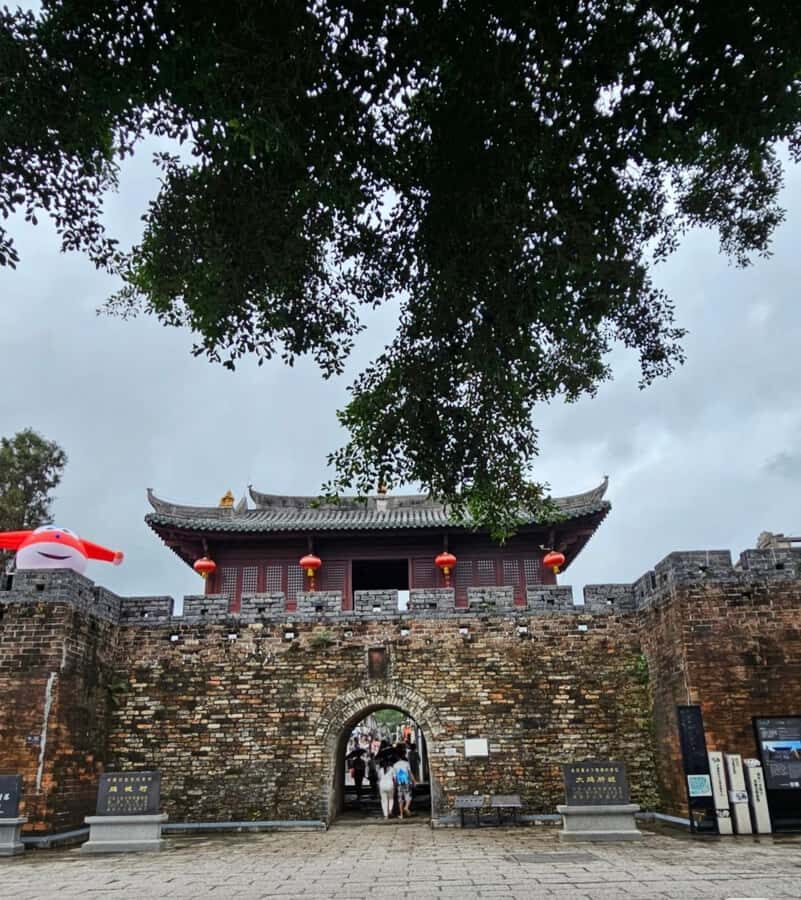 Shenzhen East: Dapeng Fortress, Temple, and Beach Day Tour - A Detailed Look at the Itinerary