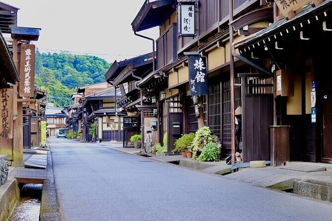Shirakawa Kenrokuen Garden and Hida Takayama 2D Tour from Tokyo - Authentic Experiences and Traveler Insights