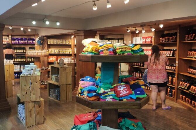 Shopping Tour In Don Lucas Cigar Factory, Rum tasting, Cocoa factory, Souvenirs - Authenticity and Practical Tips