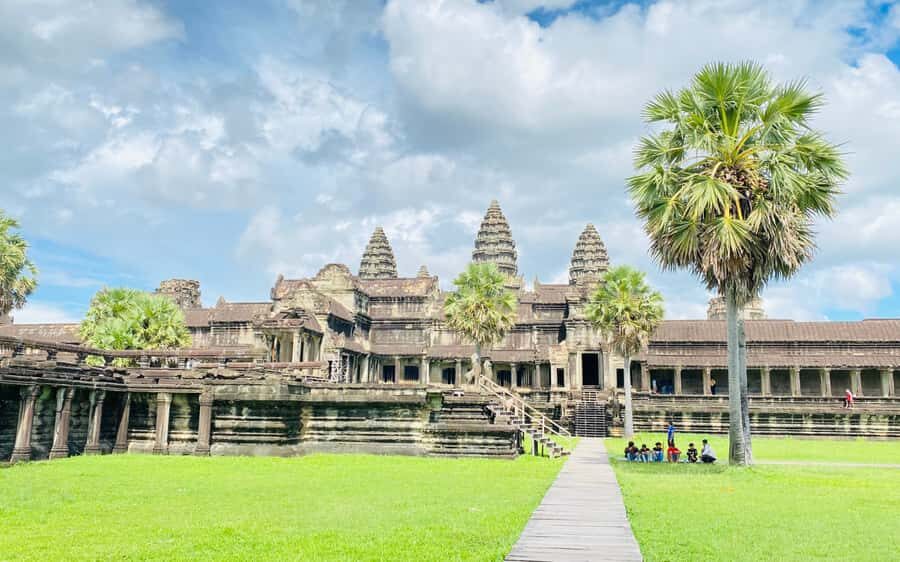 Siem Reap: 2-Day Temple, Floating Village and War Museum - Day 2: The Majestic Temples of Angkor