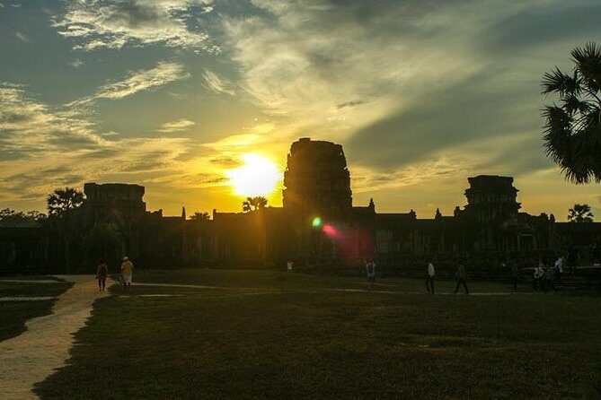 Siem Reap Highlight Angkor Wat Sunset Tour Small Group - Practical Aspects of the Tour