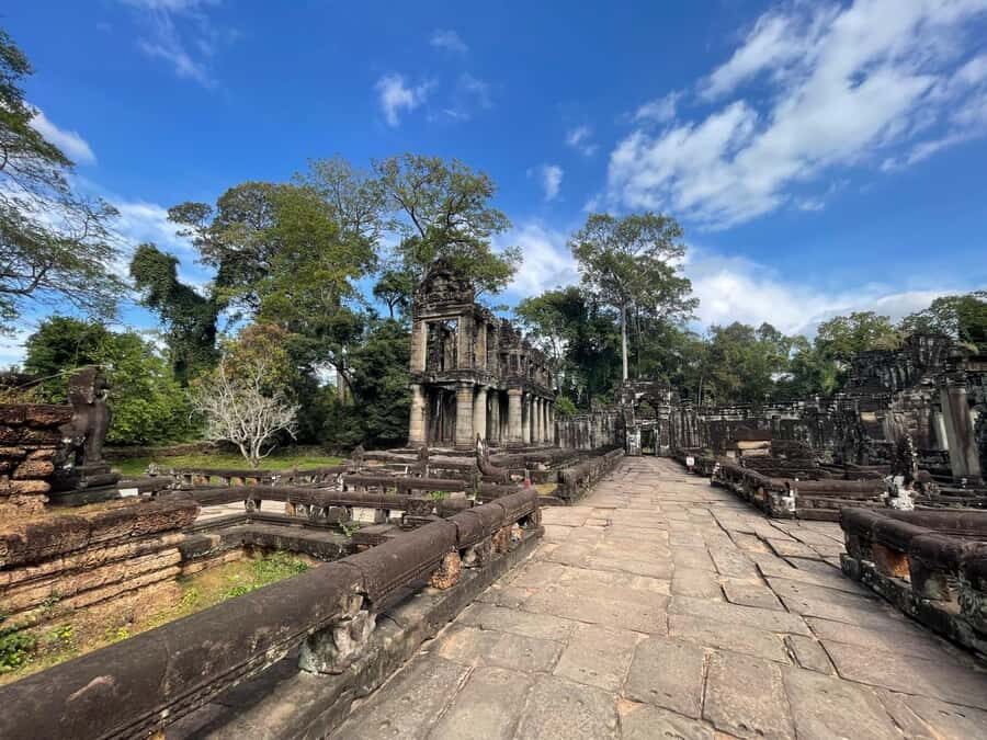 Siem Reap: Lady Temple, Preah Dak Village and Grand Tour - Exploring Preah Dak Village: A Day in Local Cambodia