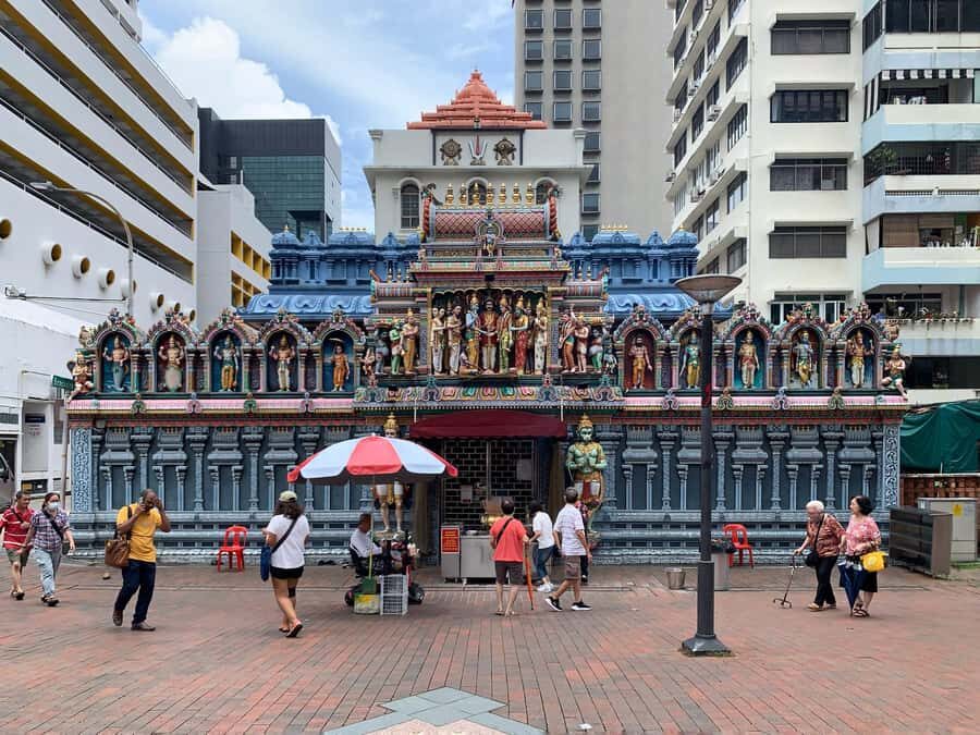 Singapore: Bugis & Kampong Glam Walking Tour with Snacks - The Experience in Detail: Why It Works