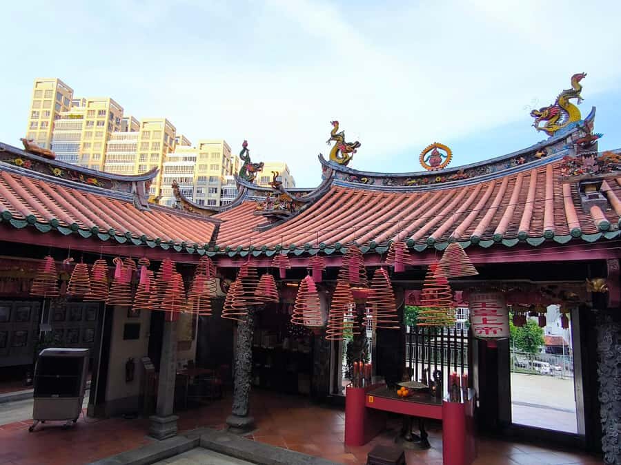Singapore: Quayside Chronicles & Fort Canning Tales w/Lunch - Visiting the Temples and Heritage Sites