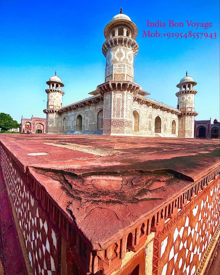 Skip the line Taj Mahal, Agra day trip by car from Delhi - Visiting the Taj Mahal at Sunrise