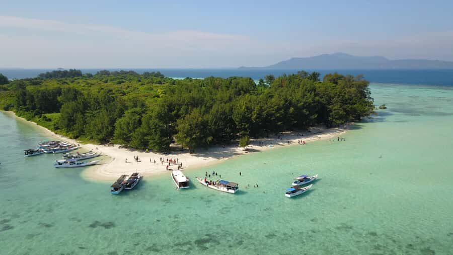 Snorkelling & islandhopping tour Karimunjawa (sharing tour) - The Real Experience: What Travelers Say