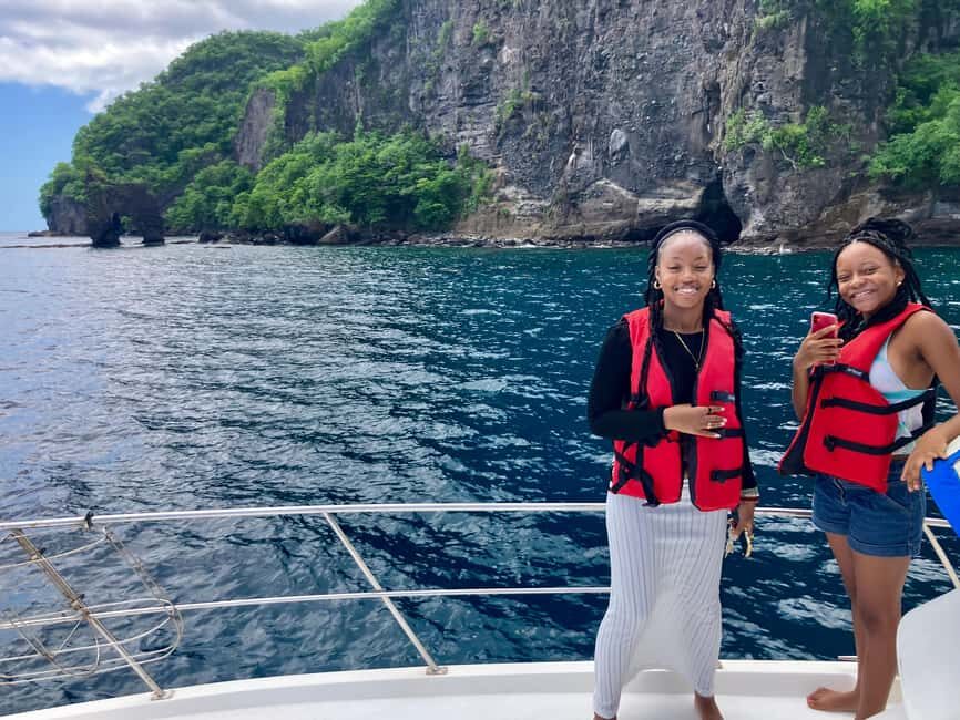 St. Vincent: Western Coast Boat Tour with Drinks - Practical Details and Tips