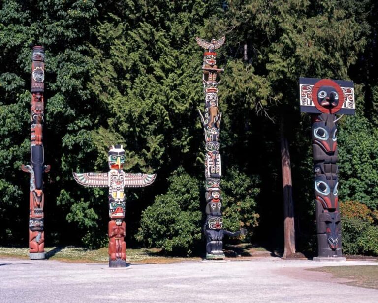 Stanley Park to Totem Poles: Vancouvers Scenic Private Walk - What to Expect from the Experience