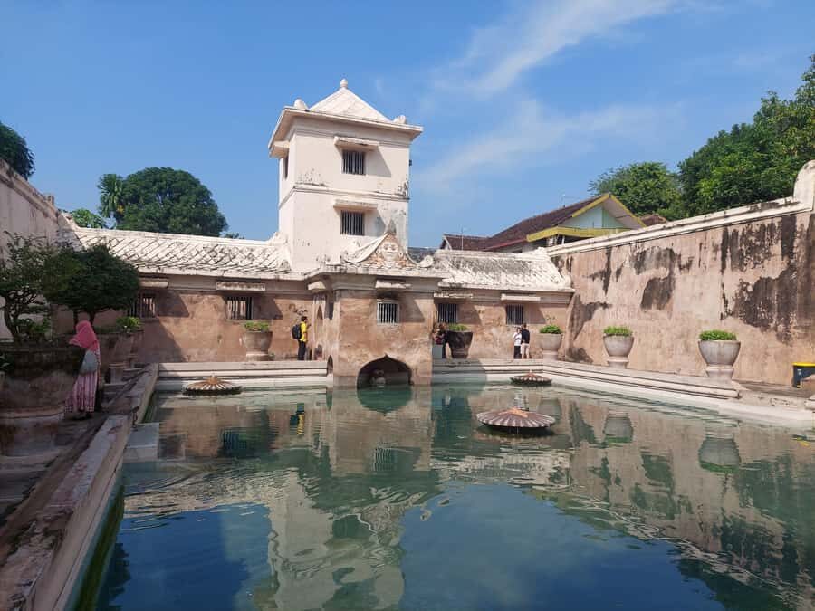 Sultan Palace, Water Castle & Prambanan Temple Guided Tour - An In-Depth Look at the Tour Experience