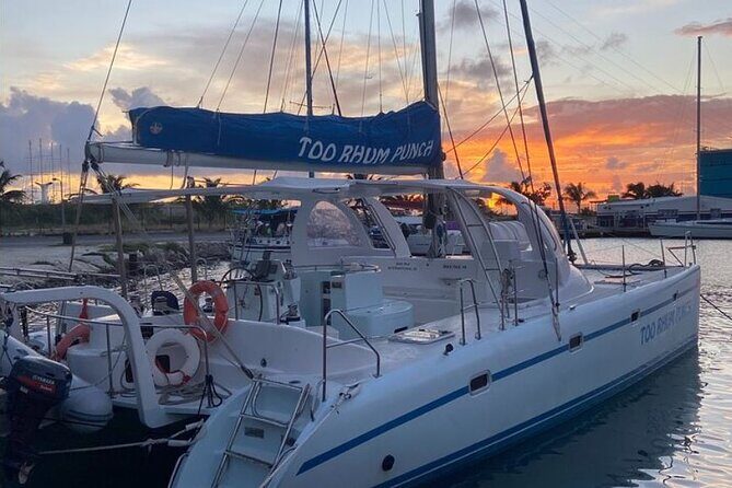 Sunset Champagne Cruise in St. Maarten - The Sunset and Scenery