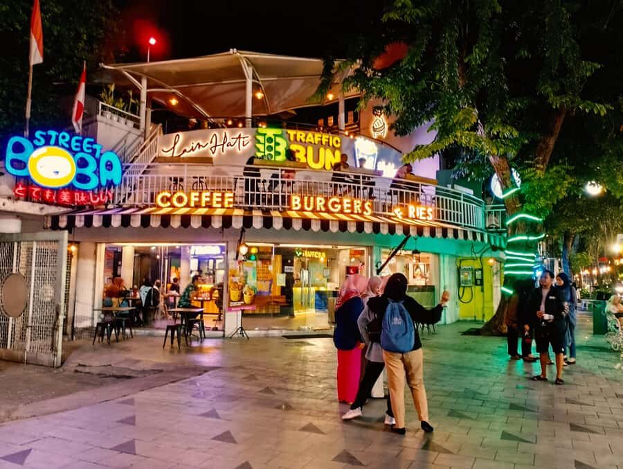 Surabaya: 1-Day City Tour - Visiting Mirota Batik & Handcraft