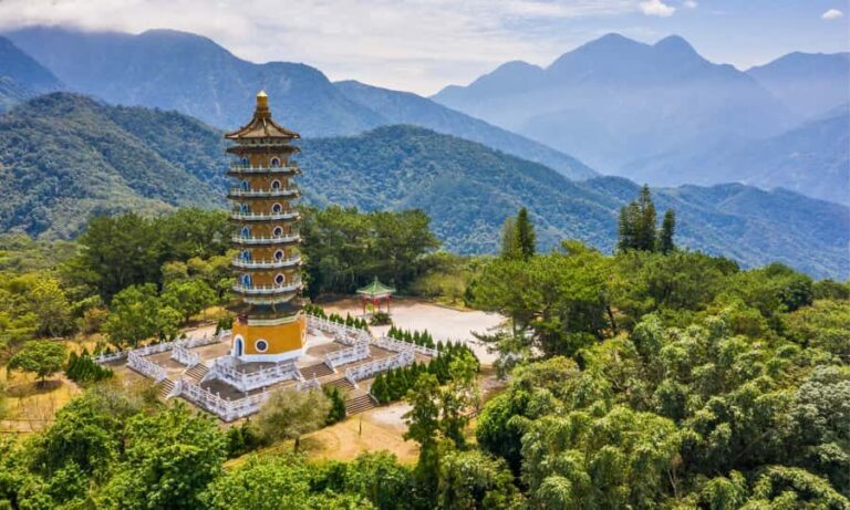 Taipei: Private Sun Moon Lake Tour with Boat Cruise - Xiangshan Scenic Lookout: A Perfect Photo Spot