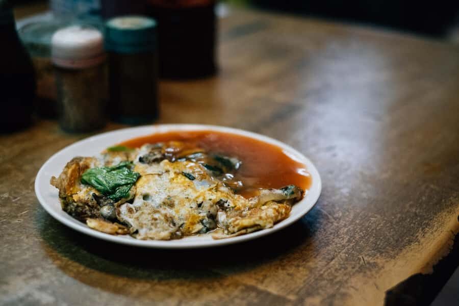 Taipei: Yansan Night Market Food Tour with Tastings - Exploring Yansan Night Market in Taipei