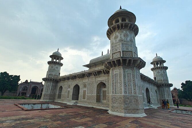 Taj Mahal Day Tour From Delhi by Car - Analyzing the Price and Value