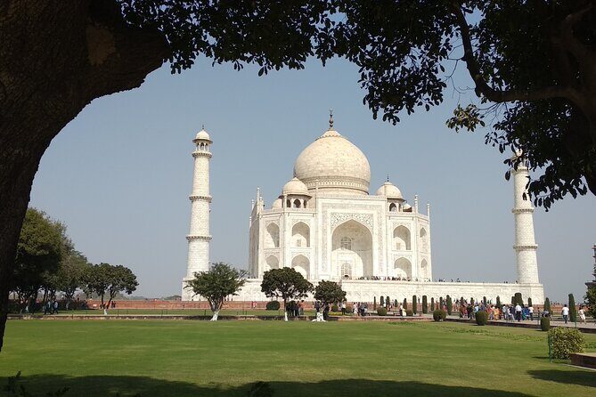 Taj Mahal Luxury Tour By SUPERFAST Train From Delhi - What Makes This Tour Stand Out
