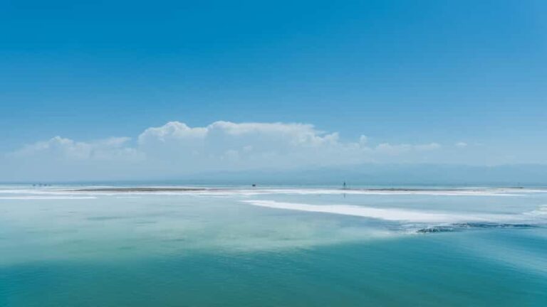 The Mirror of the Sky:Chaka Salt Lake Private Day Tour - Arriving at Chaka Salt Lake: A Visual Feast