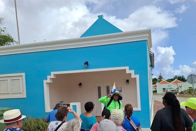 The True Dushi Lokal Experience is just two feet away. - What Travelers Say: Authenticity and Guides