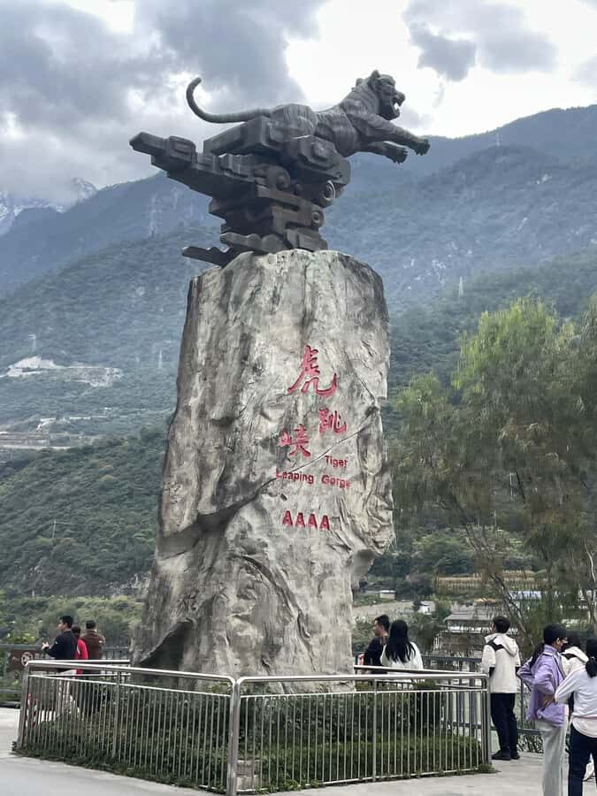 Tiger Leaping Gorge Easy Hike & Baisha Old Town Day Tour - Authenticity and Who This Tour Is Best For