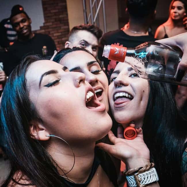 Tokio: One Night in Exclusive Rooftops and Clubs of Japón - Nightlife in Shinjuku: WARP Shinjuku and Beyond