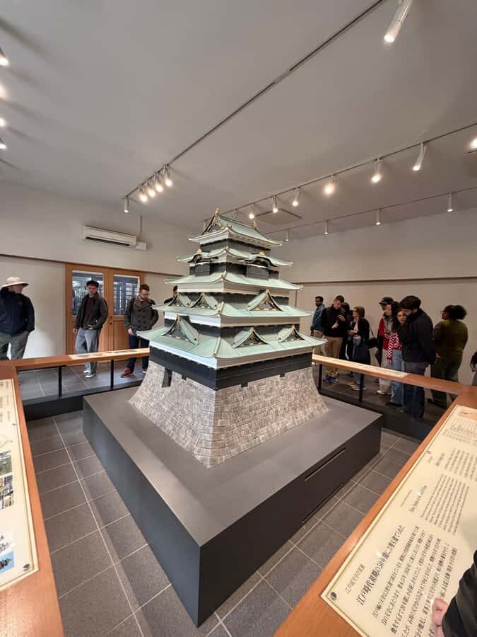 Tokyo: Imperial Palace and Ishibashi bridge walking tour - What to Expect: A Step-by-Step Breakdown