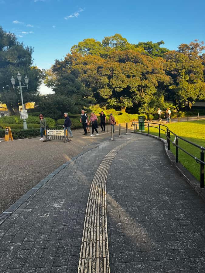 Tokyo: Midnight Halal Ramen and Mosque Tour with Guide - The Itinerary in Detail