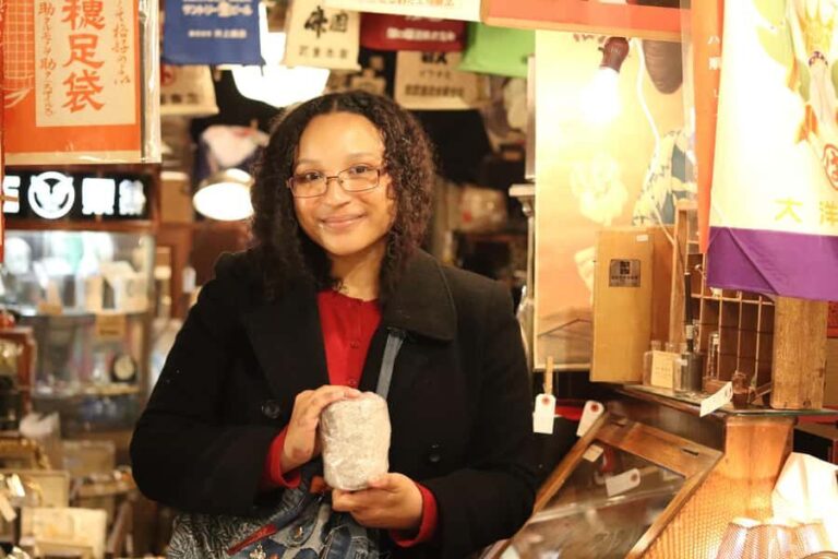 Tokyo: Shimokitazawa Walking Tour with Drink - Visiting the Stores: Vintage, Quirky, and Artistic