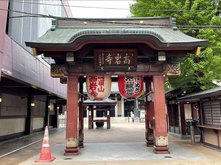 Tokyo: Sugamo Walking Tour with local food and Temple Visit - Practical Details: What to Expect and Why It Matters