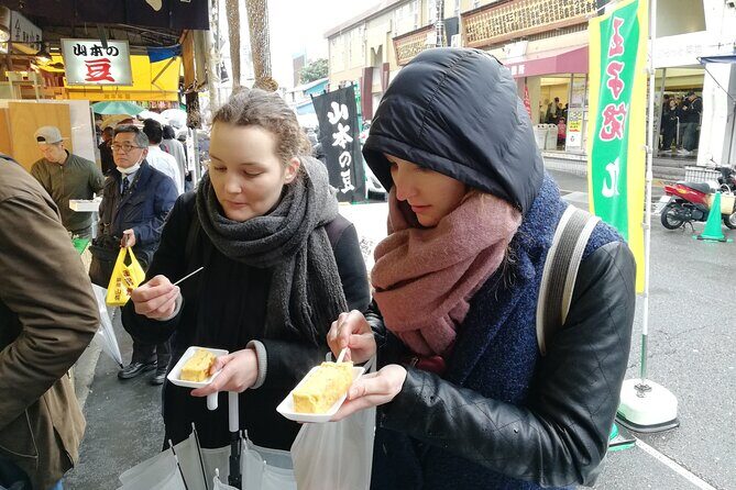 Tokyo: Tsukiji Fish Market Food & Walking tour by "Real Insider" - Walking through Tsukiji Jogai Market