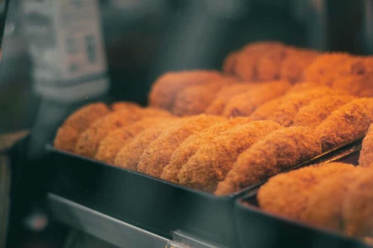 Tokyo: Walking Tour of Historic Shopping Streets - Exploring the Neighborhoods: Streets Filled with Local Life